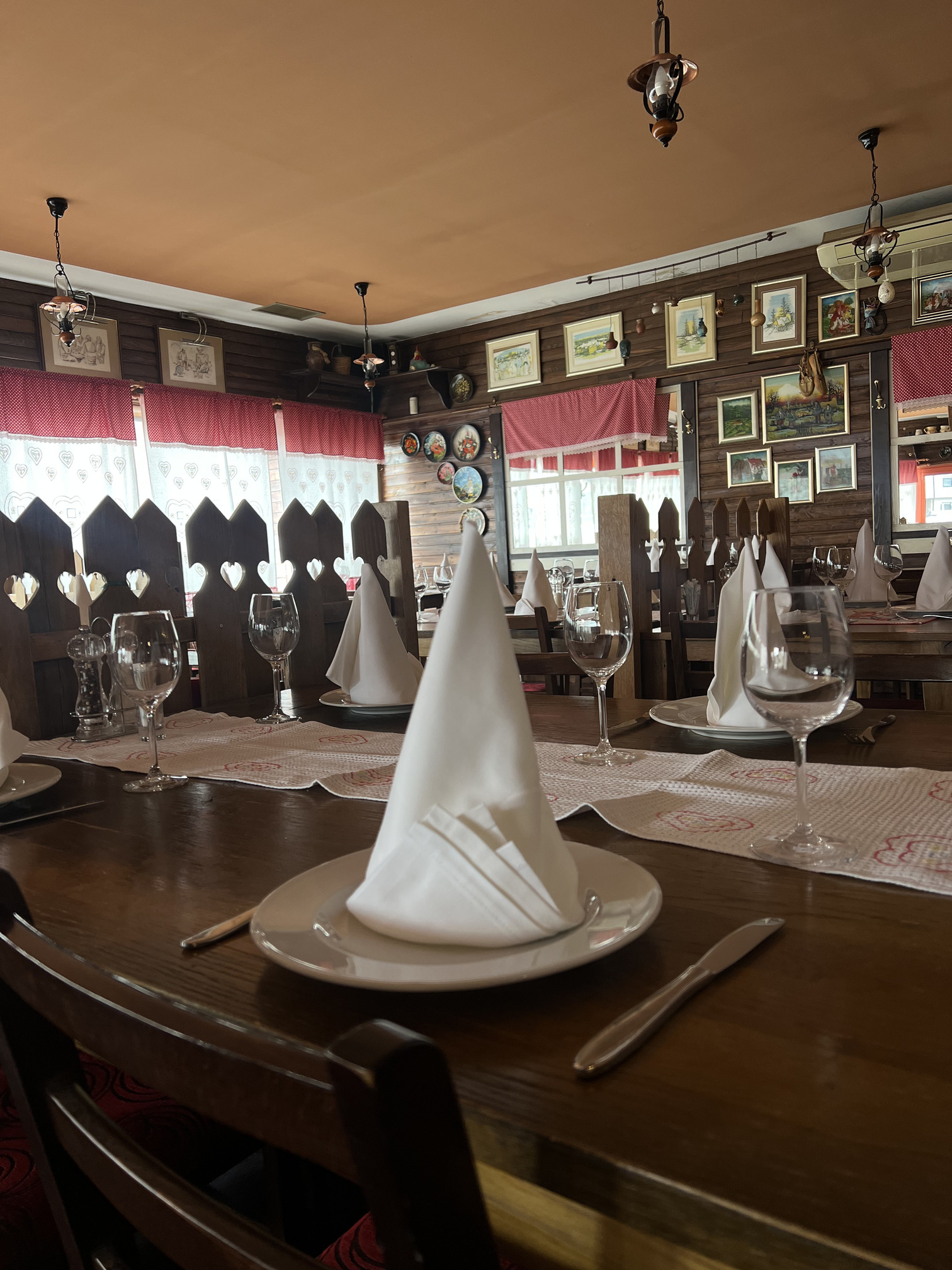 Restoran Lampion Zagreb: Autentična Hrvatska Kuhinja s 30 Godina Tradicije